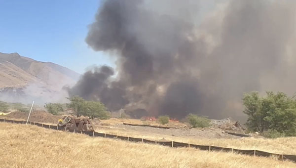 Brush fire burns more than 100 acres in Olowalu, closes Honoapiilani ...